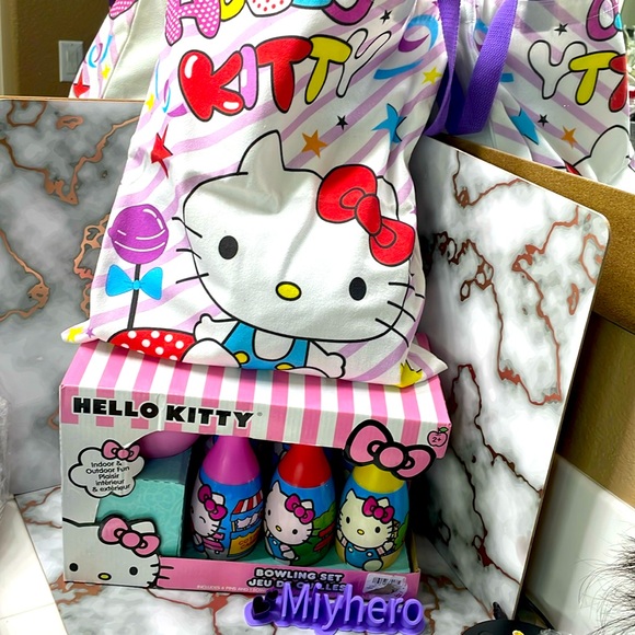 Toys | Hello Kitty Bowling Set 6 Pins And 1 Ball With Hello Kitty Tote ...